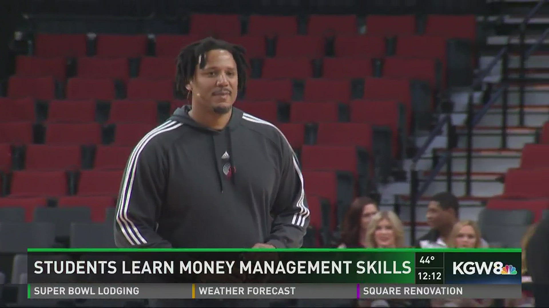 Former Blazer Brian Grant talks to students about managing money | kgw.com