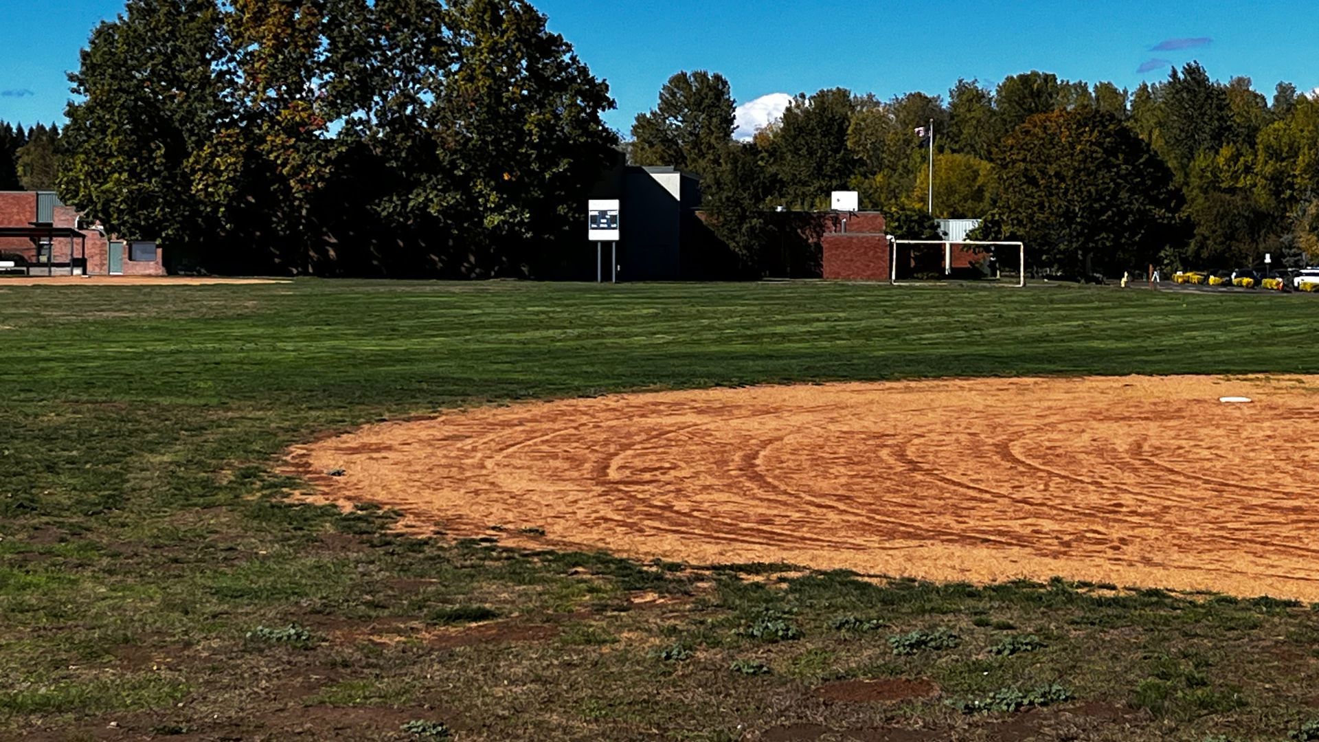 ICE agents outside Oregon middle school asked to leave by school staff ...