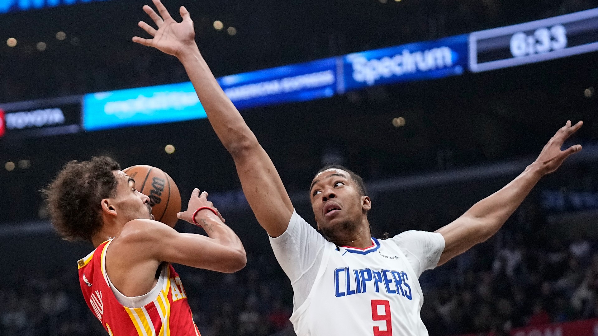 Trail Blazers bring back center Moses Brown | kgw.com