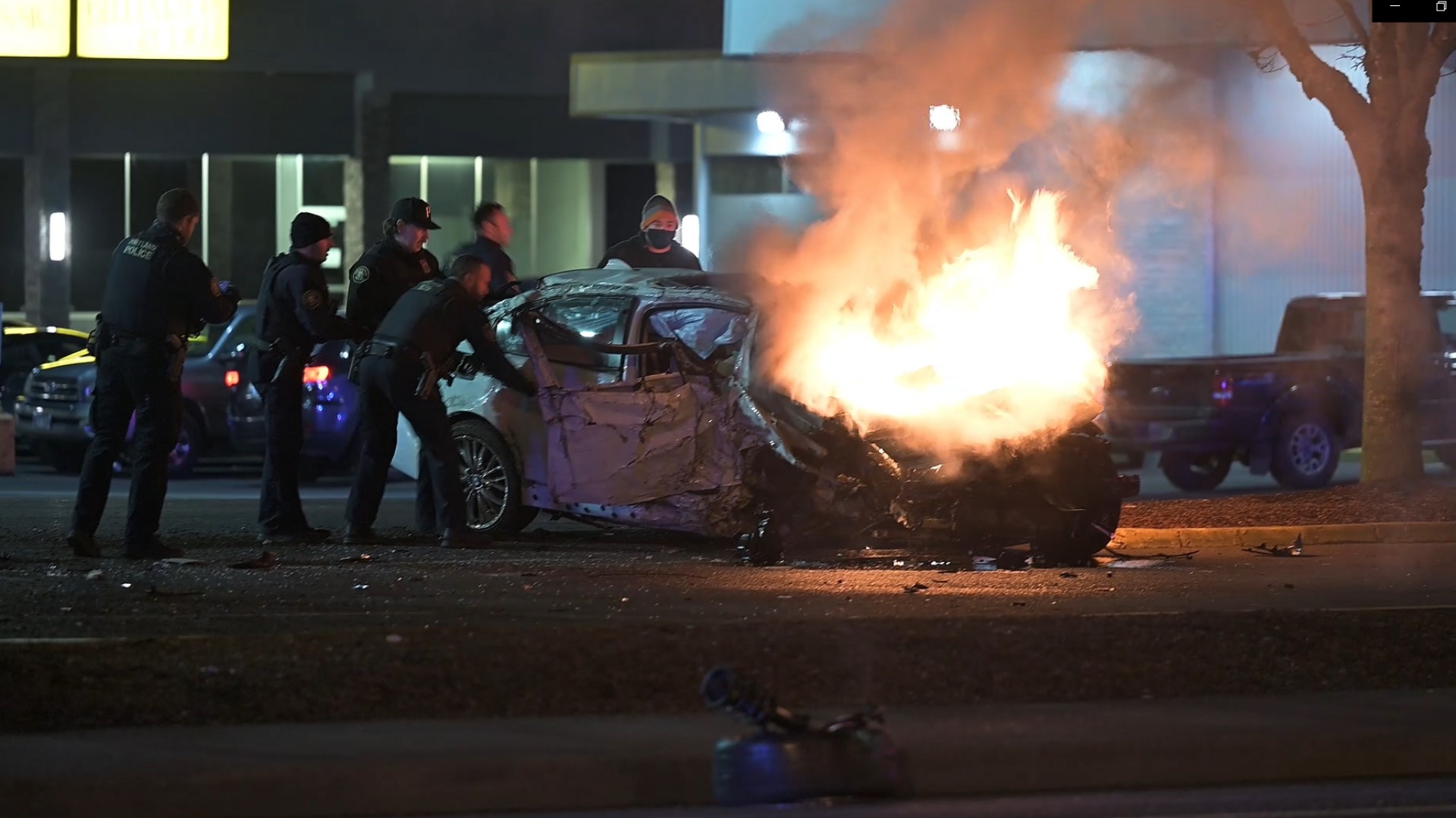 Man fleeing traffic stop causes fiery crash in Southeast Portland ...