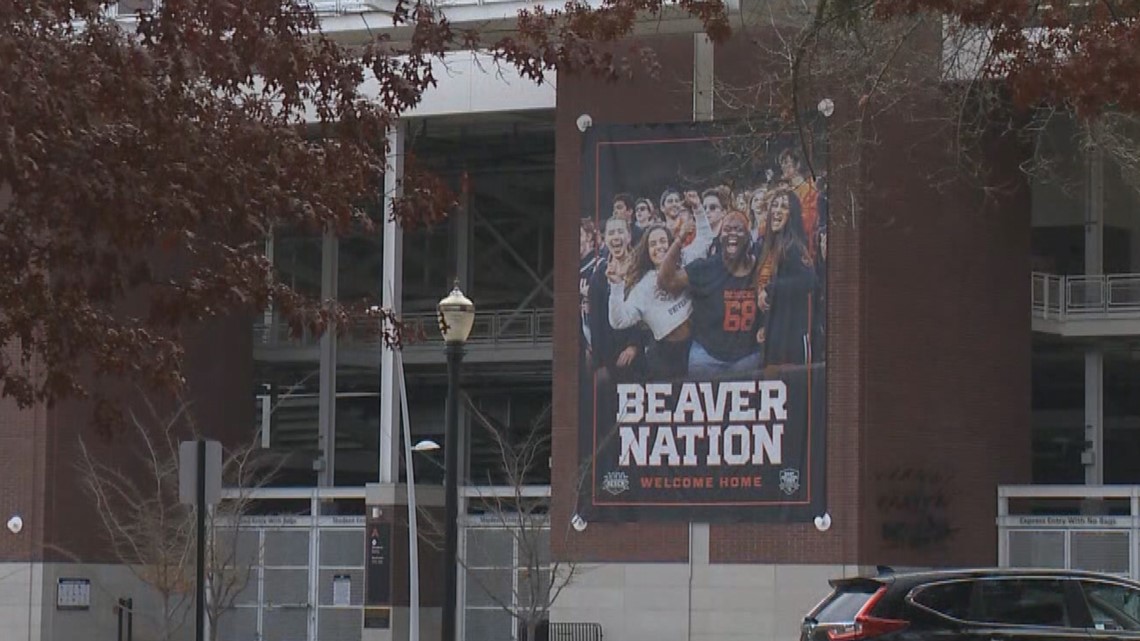 Excitement ahead of rivalry game between Ducks, Beavers | kgw.com