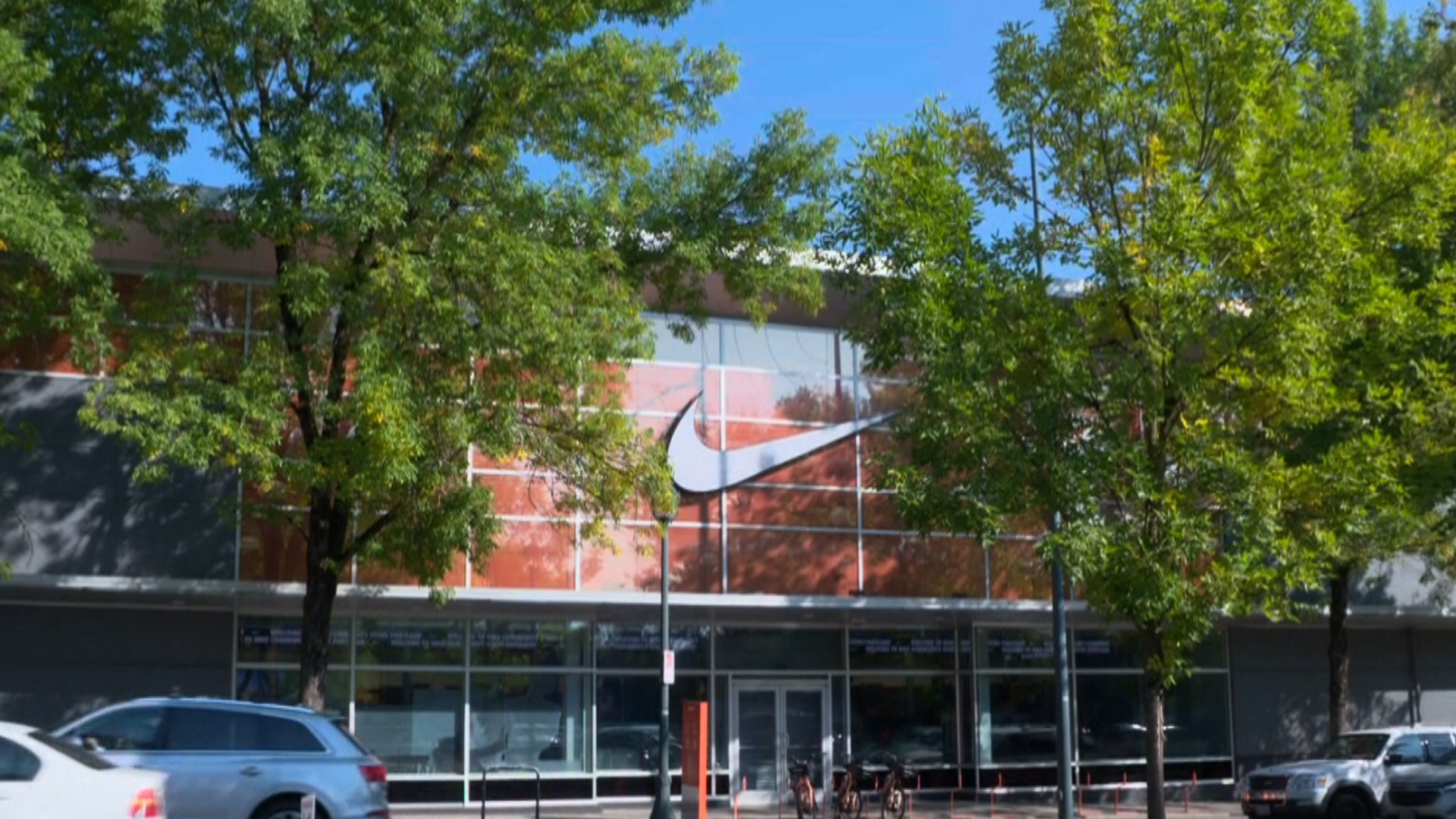 Nike wants to pay for police support to reopen Community Store | kgw.com