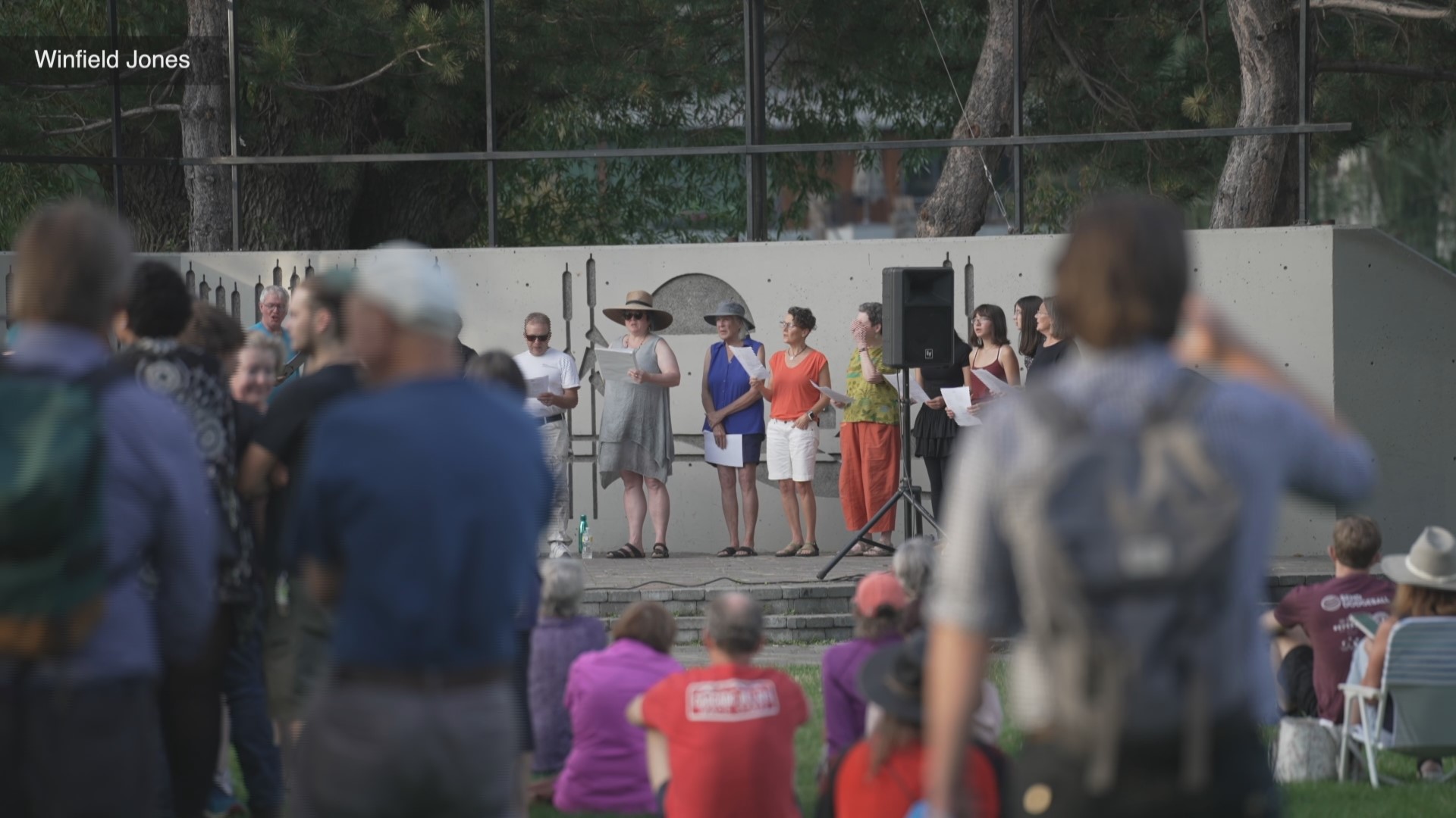 Bend Safeway shooting victims honored at vigil | kgw.com