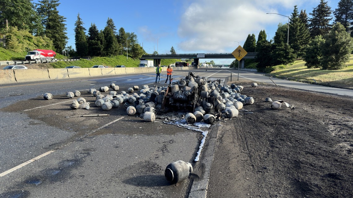 Vehicle carrying propane tanks caught on fire forcing closure of I-5 ...
