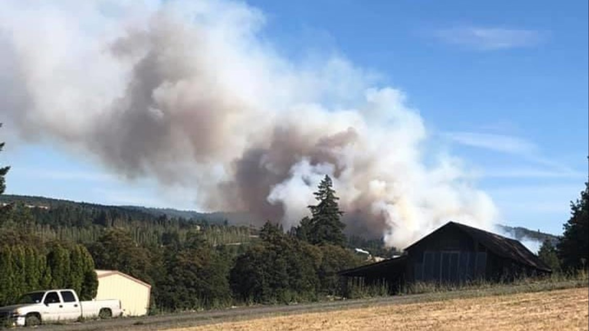 Wildfire spreads near Mosier in Oregon's Columbia River Gorge | kgw.com