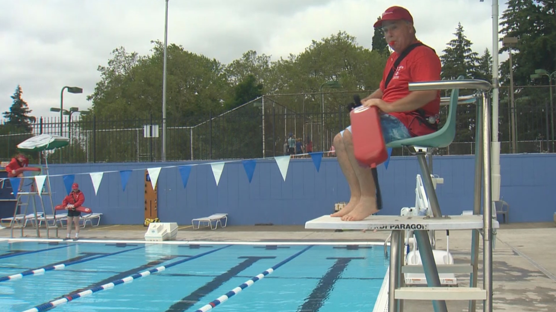 Learning how to be a lifeguard | Rod on the Job | kgw.com