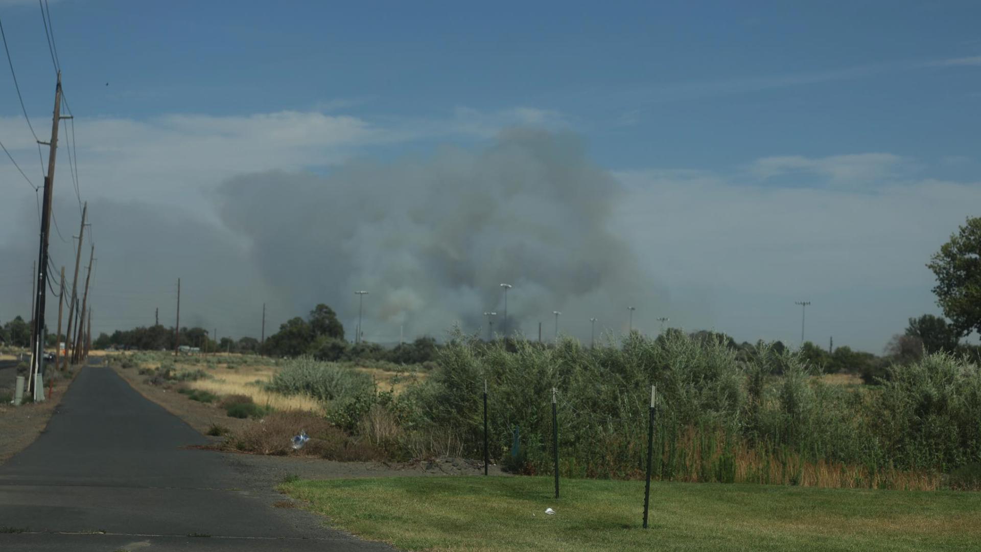 Wildfire near Hat Rock prompts evacuations in Hermiston area | kgw.com