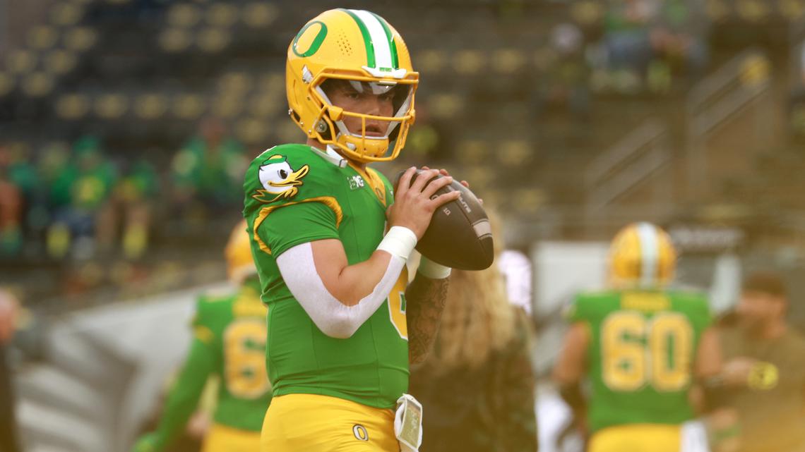 Dillon Gabriel breaks Keenum's NCAA record for total touchdowns | kgw.com