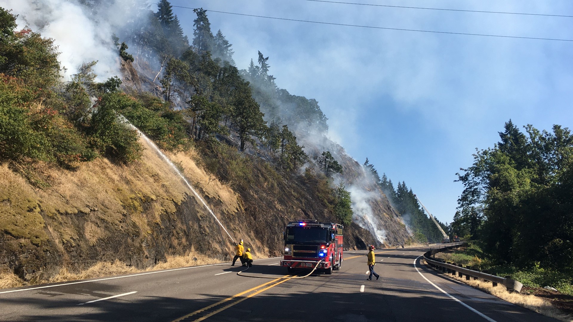 PHOTOS: Brush fire off Highway 99E between Oregon City and Canby | kgw.com