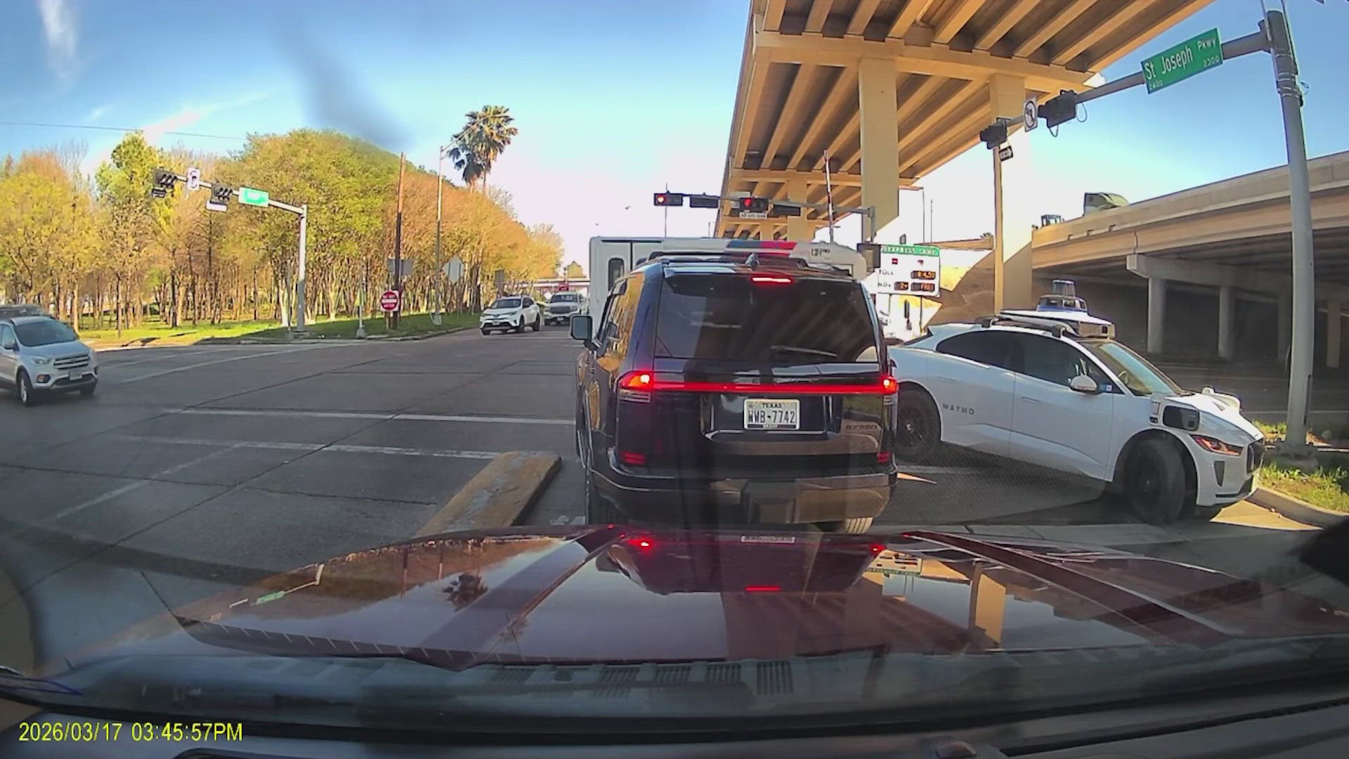 WATCH: Driverless Waymo vehicle turns into oncoming traffic and blocks ...