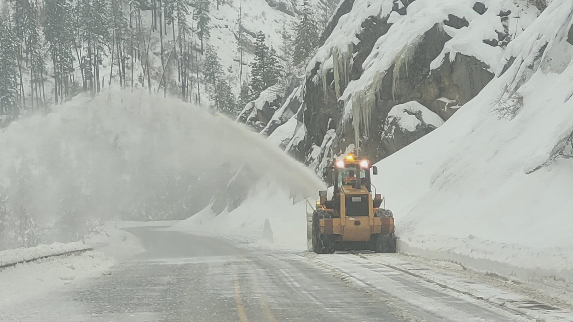Stevens Pass closed due to freezing rain, avalanche danger | kgw.com