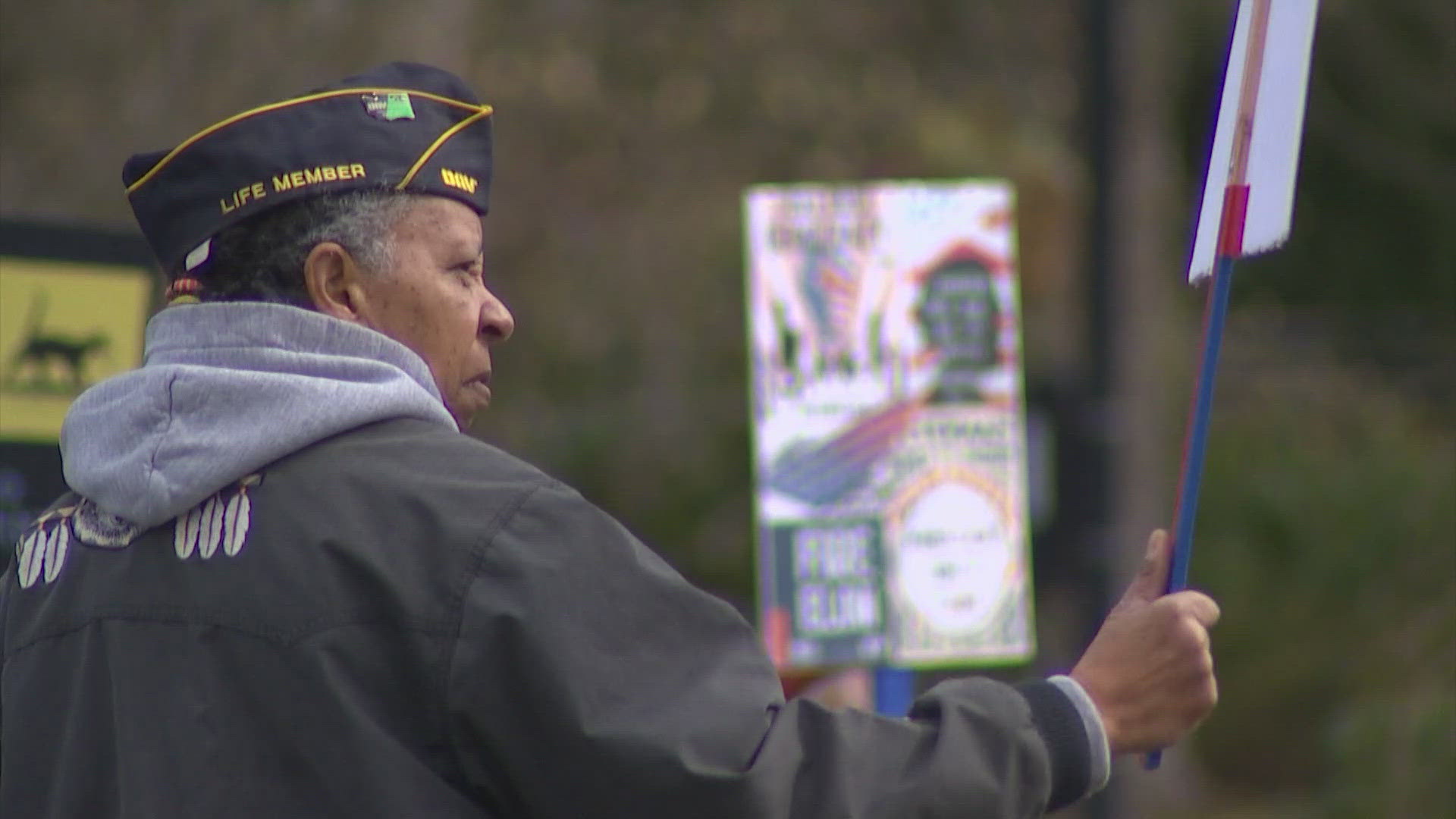 Veterans protest federal job cuts in Olympia | kgw.com