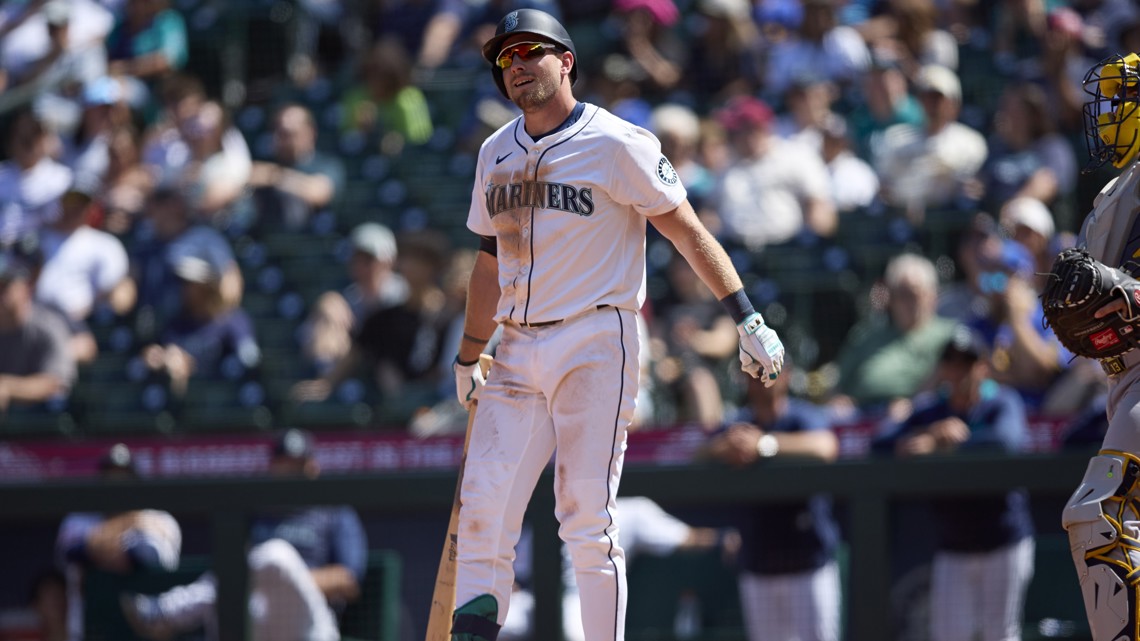 Brewers' 17-hit blitz overwhelms Mariners, Turang shines with 3 RBIs ...