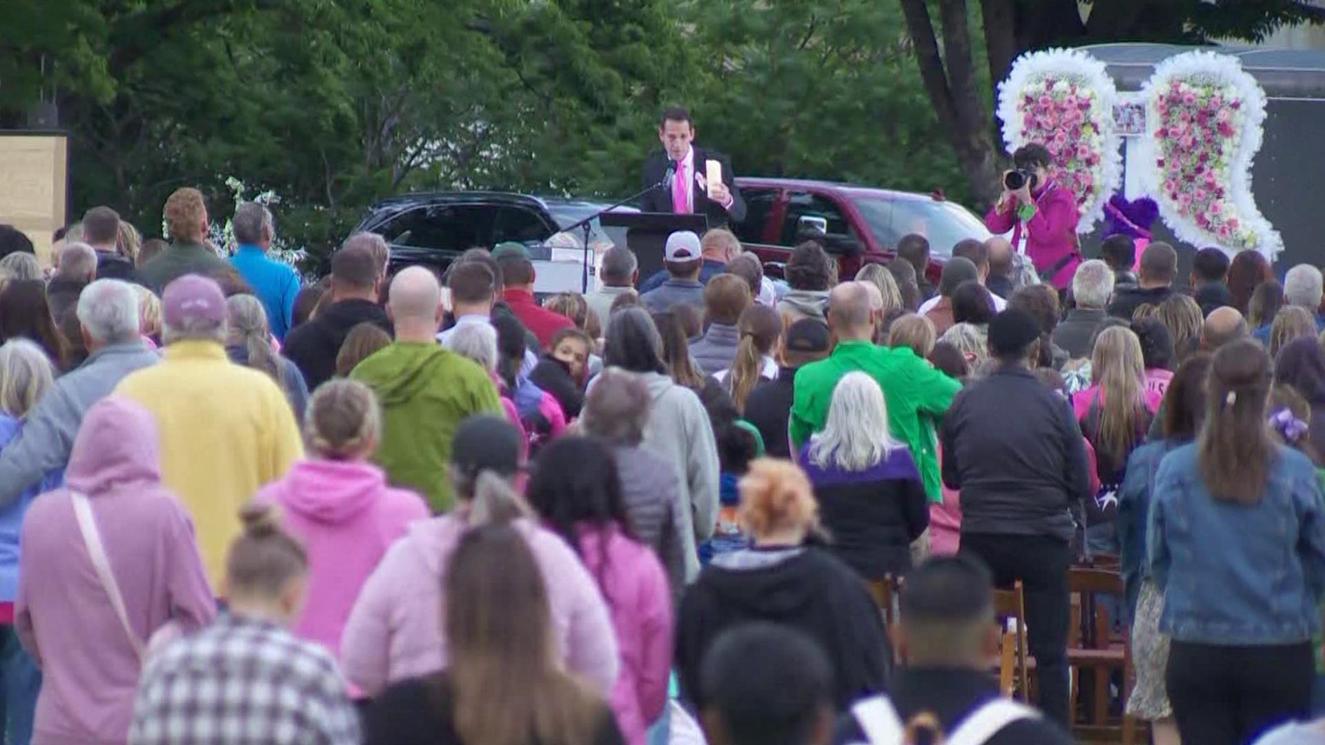 Community honors Decker sisters at memorial | kgw.com