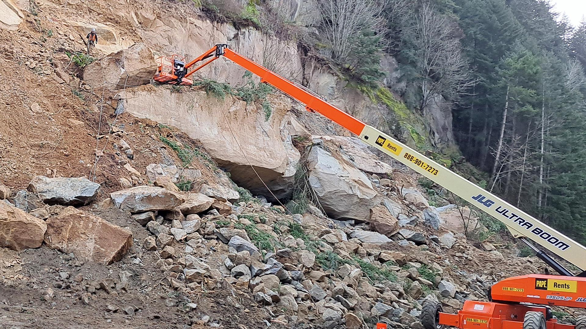 I-5 landslide closure near Bellingham continues with no reopening ...