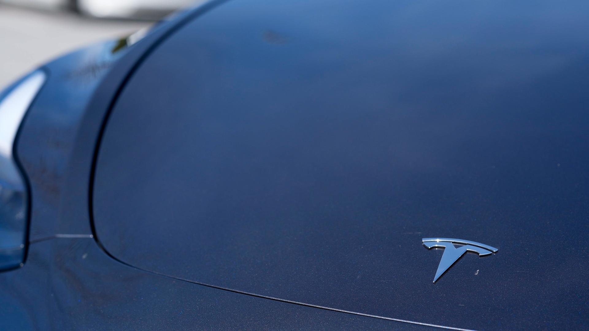 Tesla owners remove logos amid growing backlash against Musk | kgw.com