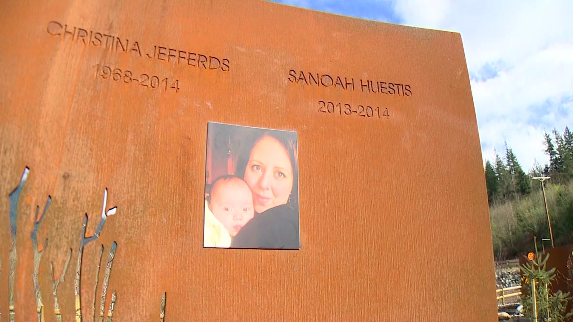 Survivors, loved ones visit Oso memorial ahead of 10-year anniversary ...