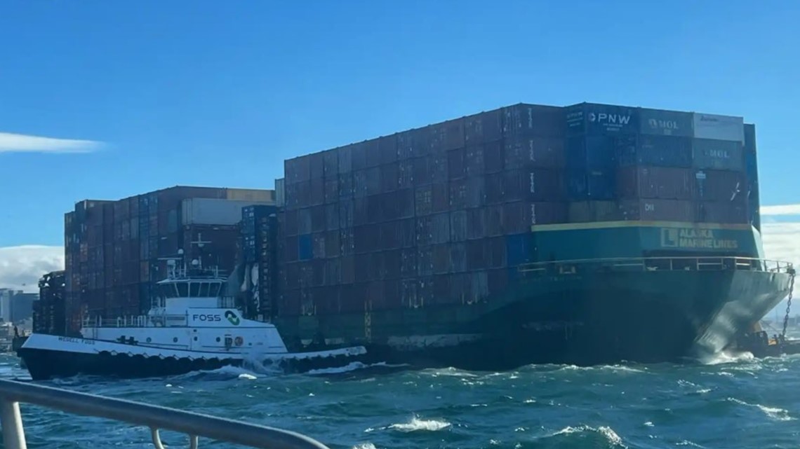 Loose barge hits Pier 66 on Seattle waterfront | kgw.com
