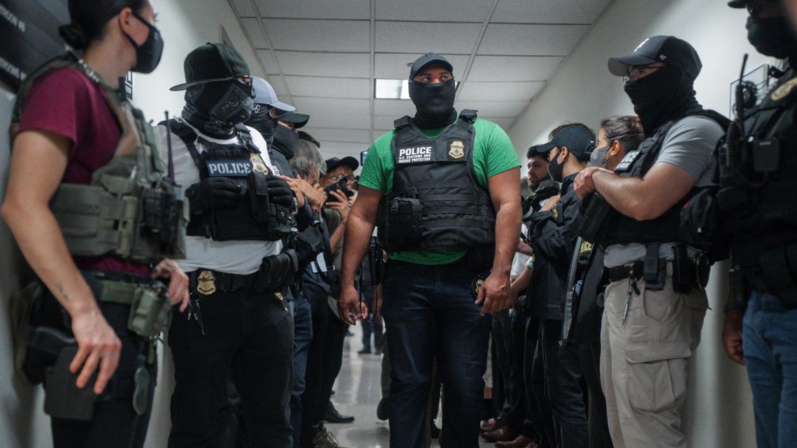 Bill banning masked law enforcement in Washington state clears key ...