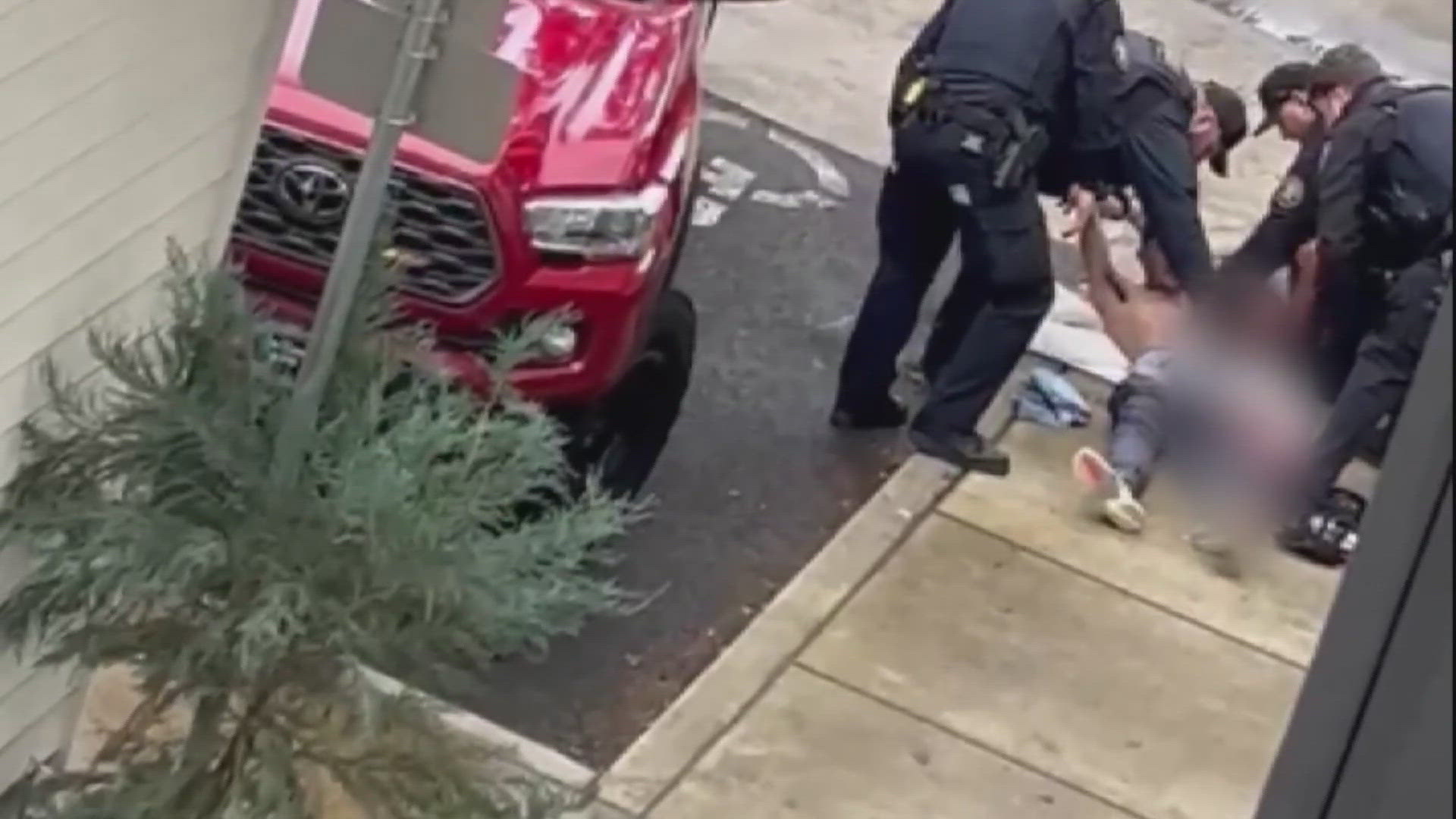 Cellphone video shows police giving aid after federal agents shoot 2 in ...