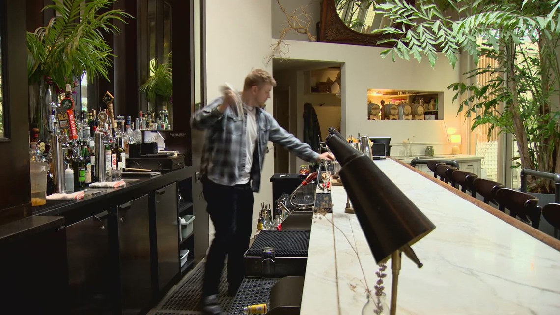 Seattle's minimum wage increase sparks tipping debate | kgw.com