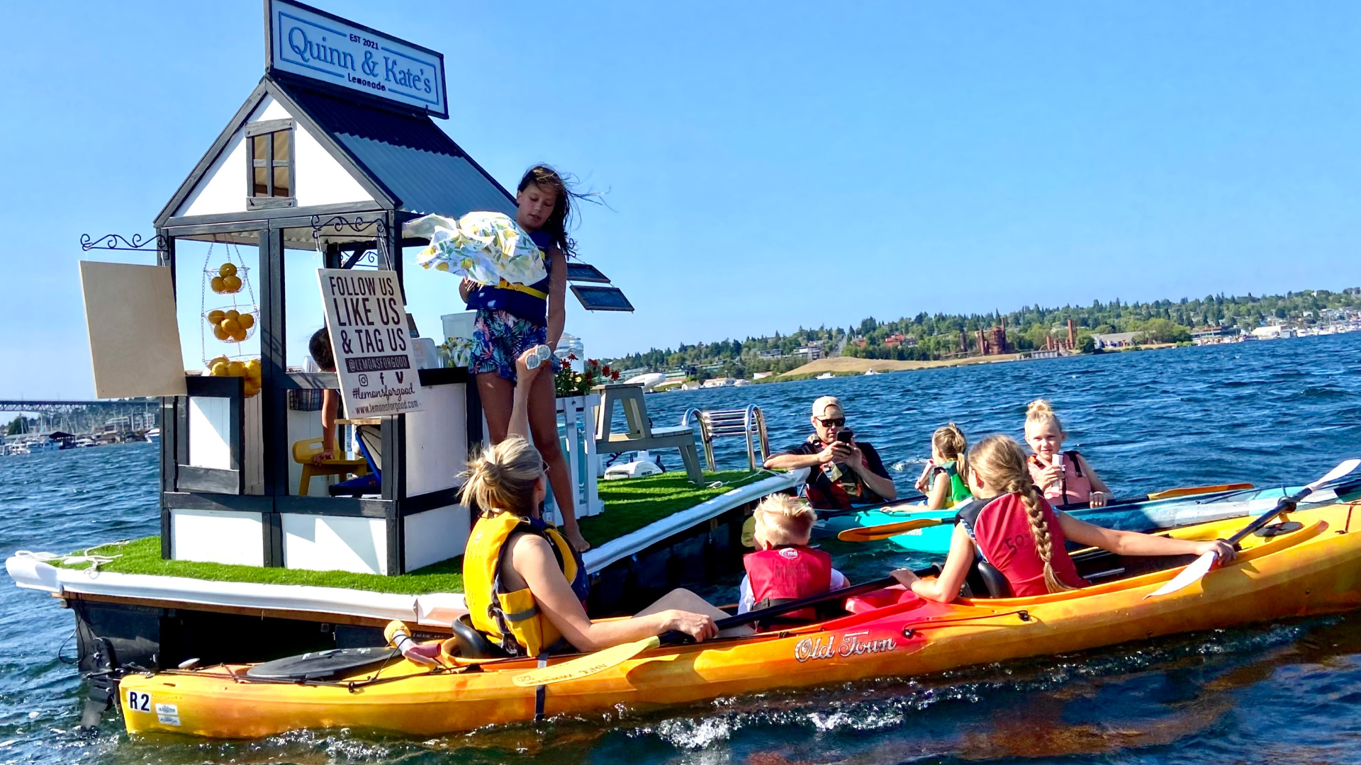 The floating lemonade stand on Seattle's Lake Union | kgw.com