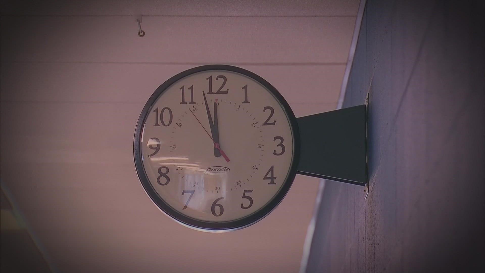 A UW professor explains why daylight saving time has negative effects ...