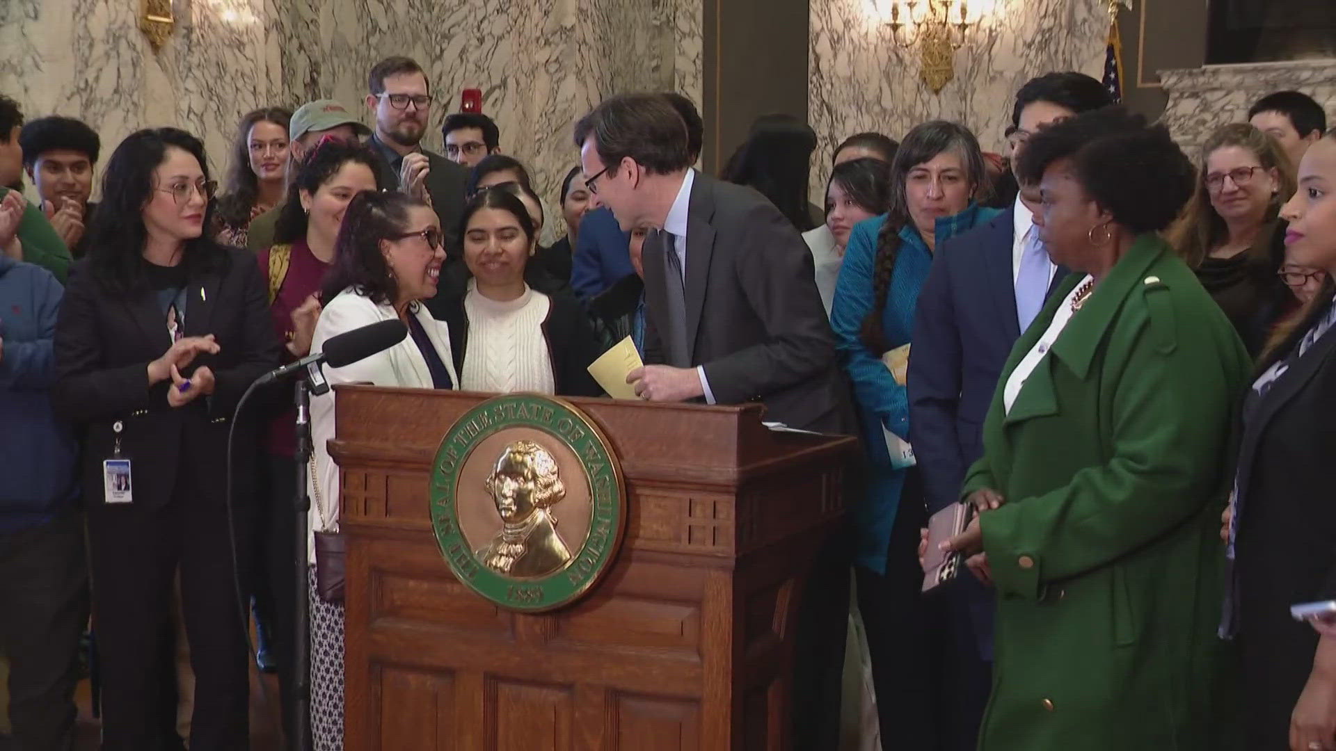 Washington governor signs trio of bills aimed at protecting immigrants ...