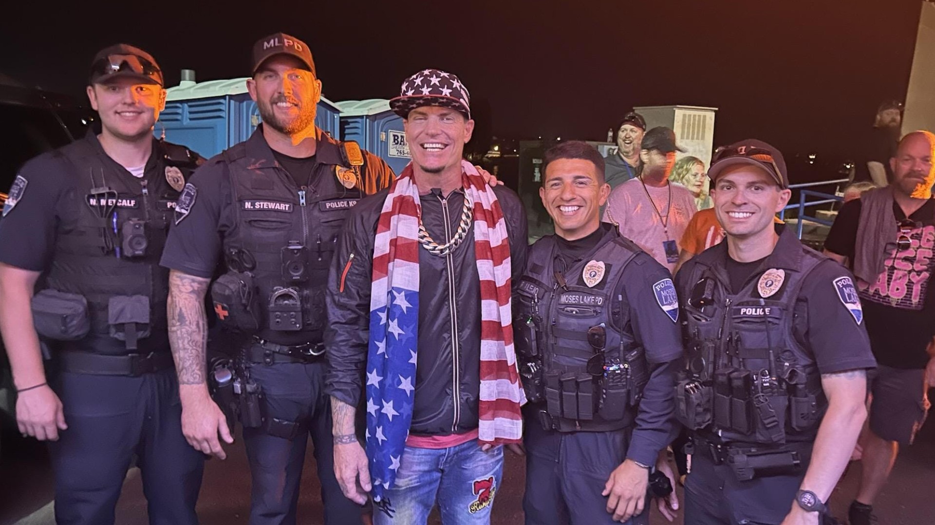 Moses Lake Police pose with Vanilla Ice | kgw.com