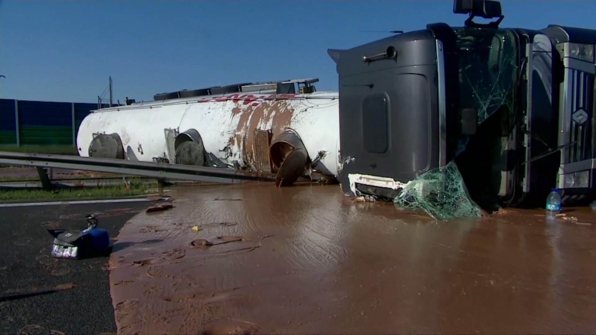 A sticky mess: liquid chocolate spills onto Polish highway | kgw.com