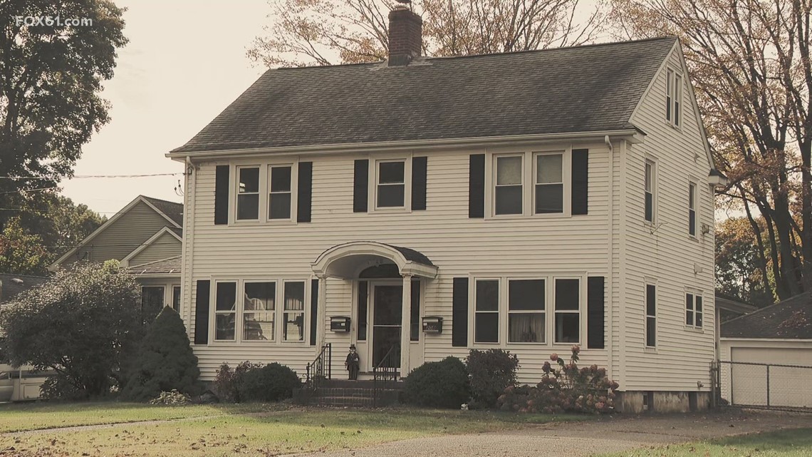 Man tells of spooky experiences living in haunted Conn. house | kgw.com